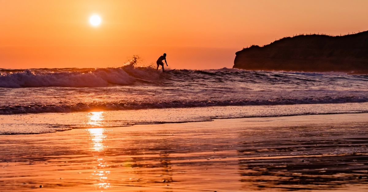 These are the best beaches to surf like a pro in Ecuador
